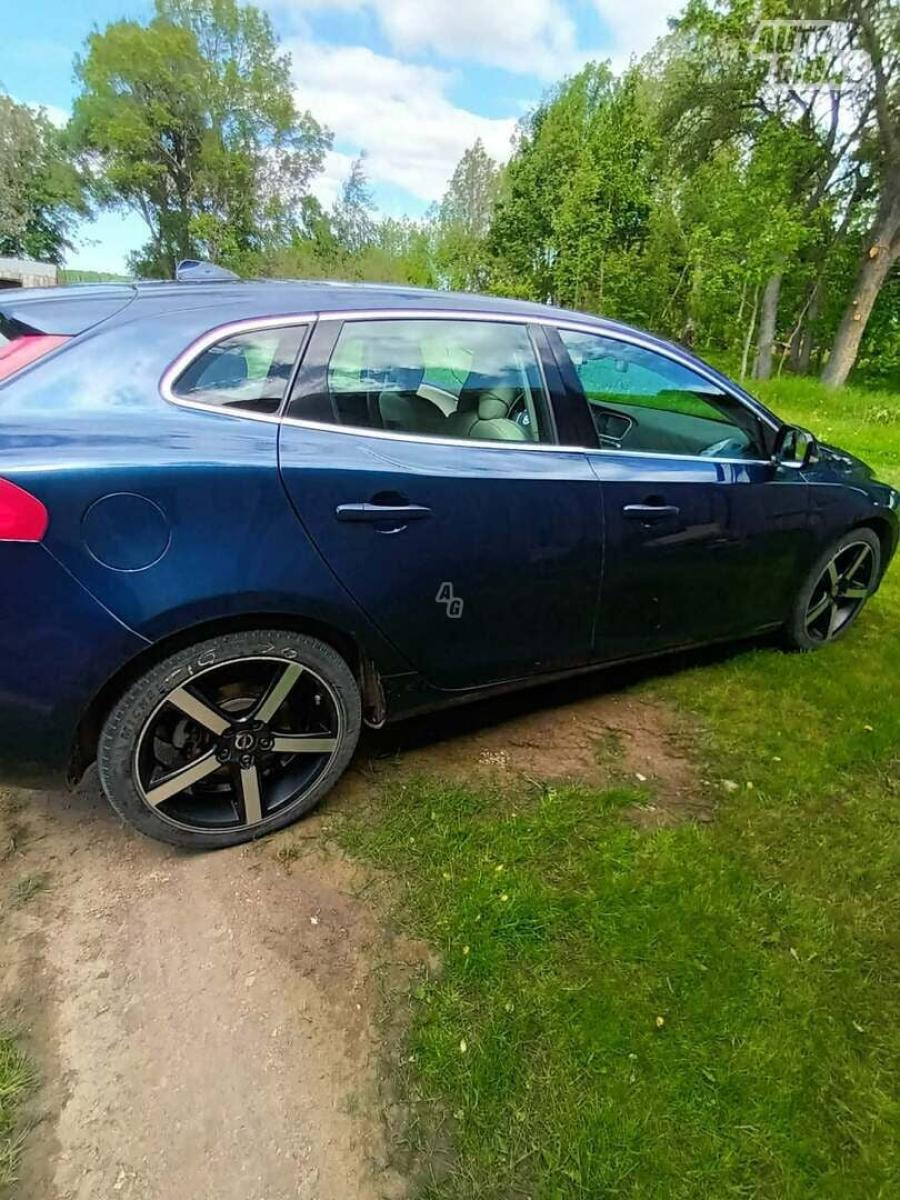 Volvo V40 2014 in Panevezys, with an engine capacity of 2.00 L and mileage of 313 thousand km for 5750 €, photo 4 on AUTOMOTO.COM.LV