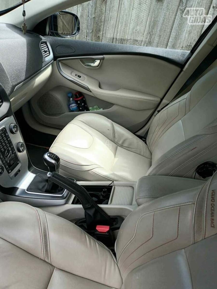 Volvo V40 2014 in Panevezys, with an engine capacity of 2.00 L and mileage of 313 thousand km for 5750 €, photo 7 on AUTOMOTO.COM.LV