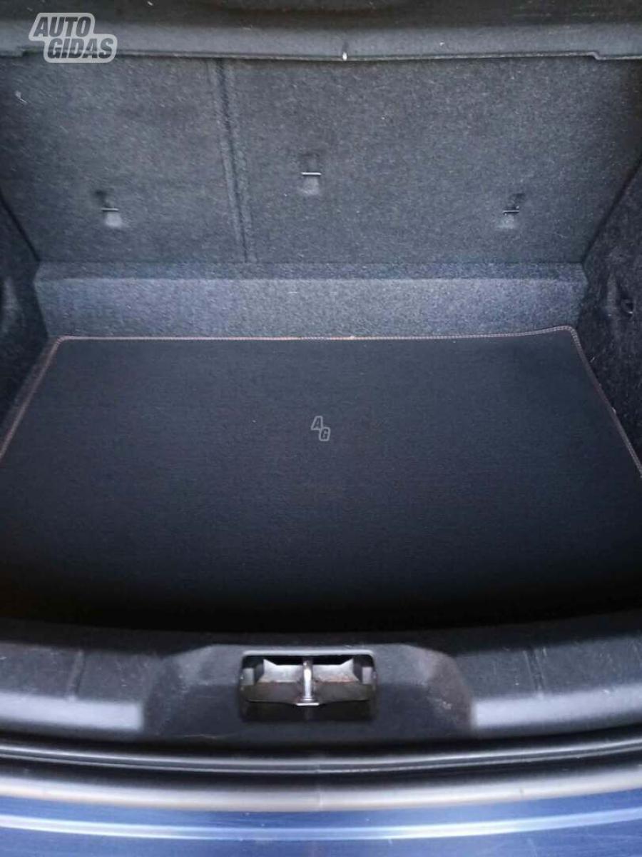 Volvo V40 2014 in Panevezys, with an engine capacity of 2.00 L and mileage of 313 thousand km for 5750 €, photo 12 on AUTOMOTO.COM.LV