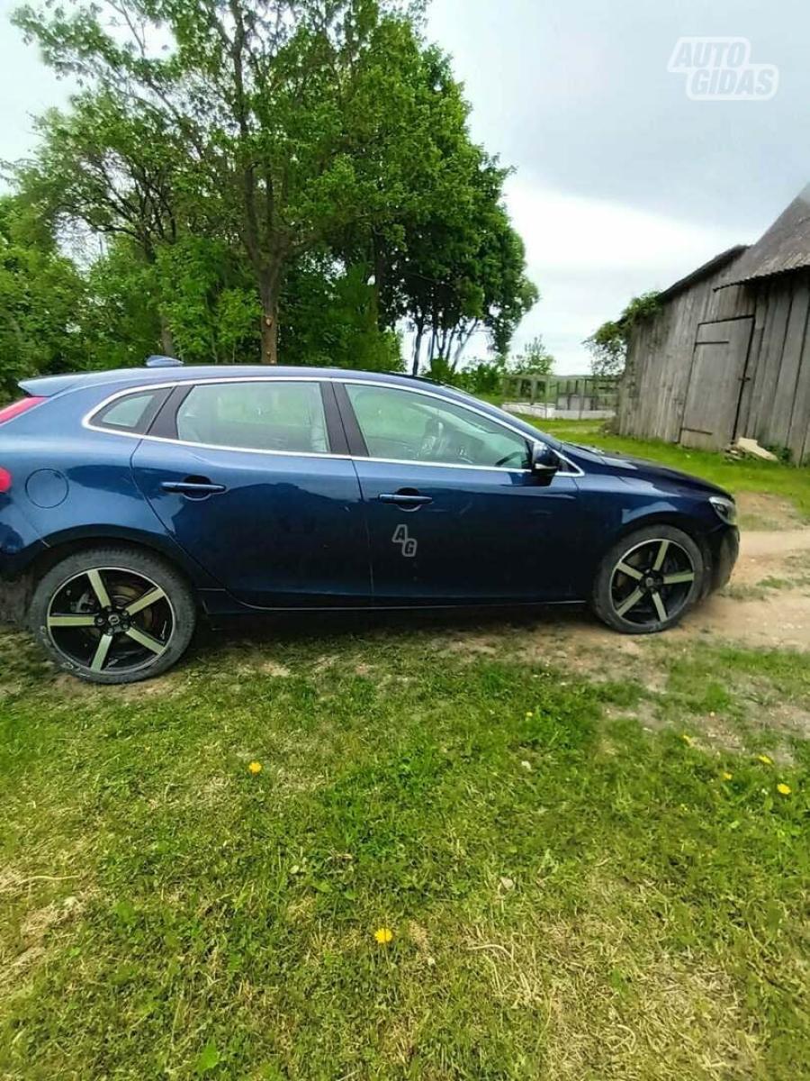 Volvo V40 2014 in Panevezys, with an engine capacity of 2.00 L and mileage of 313 thousand km for 5750 €, photo 3 on AUTOMOTO.COM.LV