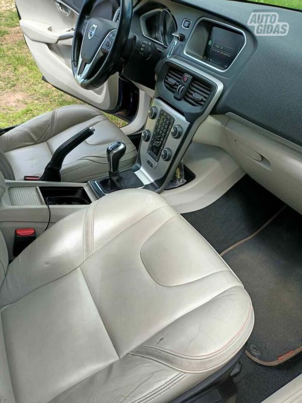 Volvo V40 2014 in Panevezys, with an engine capacity of 2.00 L and mileage of 313 thousand km for 5750 €, photo 7 on AUTOMOTO.COM.LV