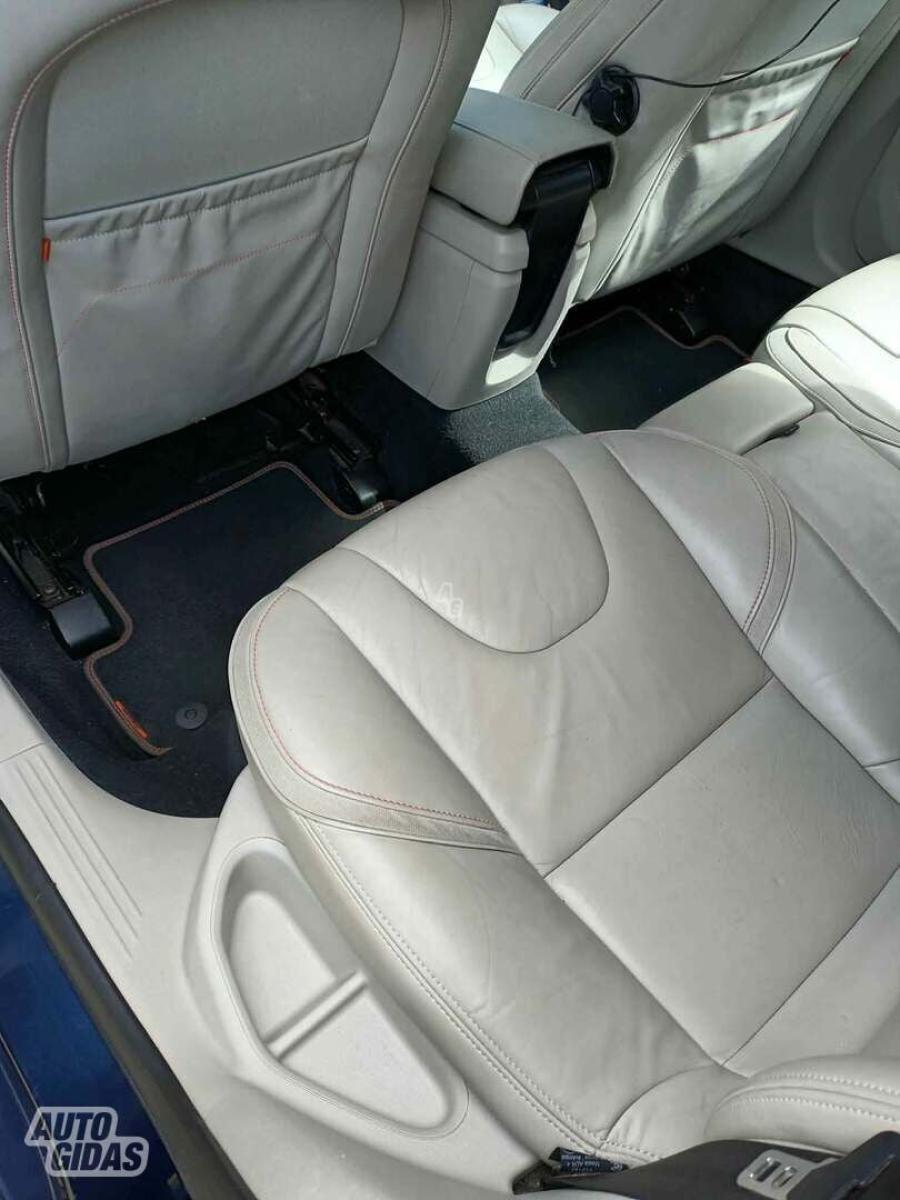 Volvo V40 2014 in Panevezys, with an engine capacity of 2.00 L and mileage of 313 thousand km for 5750 €, photo 11 on AUTOMOTO.COM.LV