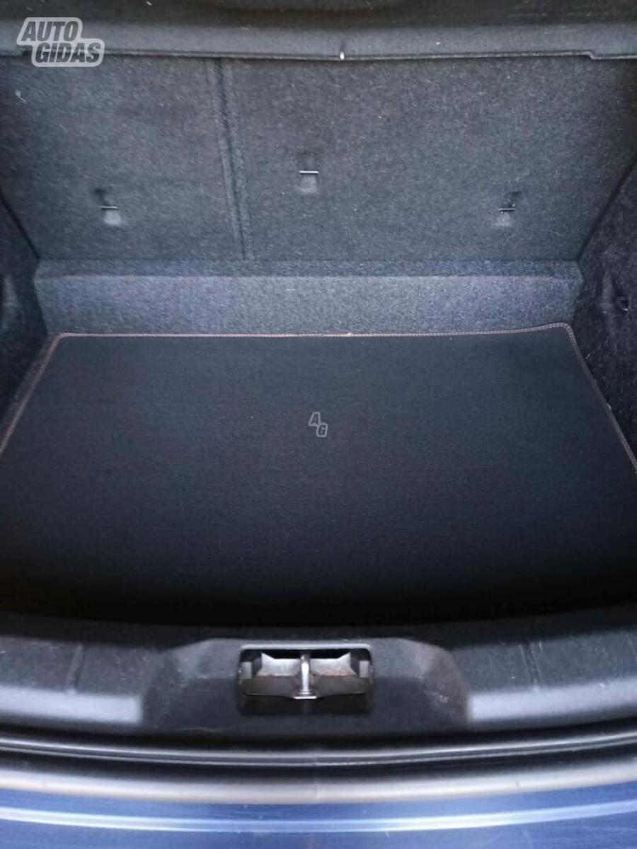 Volvo V40 2014 in Panevezys, with an engine capacity of 2.00 L and mileage of 313 thousand km for 5750 €, photo 12 on AUTOMOTO.COM.LV