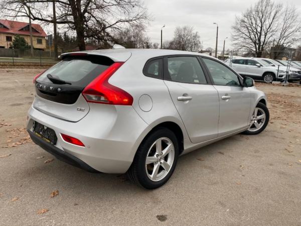 Volvo V40 2014 in Riga, with an engine capacity of 1.60 L and mileage of 115 thousand km for 9950 €, photo 4 on AUTOMOTO.COM.LV
