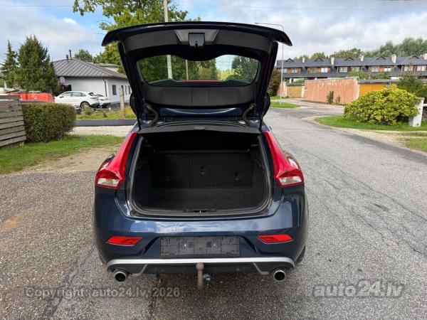 Volvo V40 2014 Tallina, ar dzinēja tilpumu 2.00 L un nobraukumu 259 tūkst. km par 6490 €, foto 10 vietnē AUTOMOTO.COM.LV