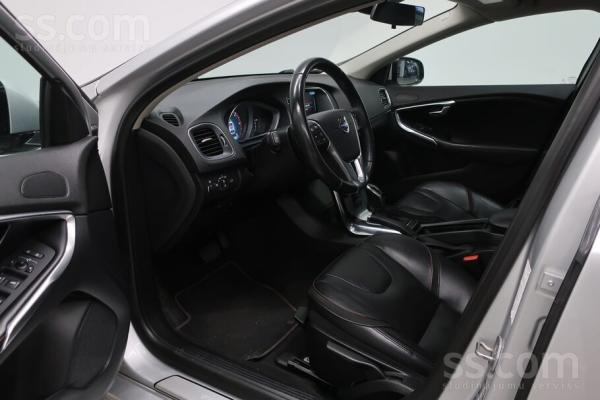 Volvo V40 2015 in Riga, with an engine capacity of 2.00 L and mileage of 227 thousand km for 300 €, photo 8 on AUTOMOTO.COM.LV