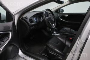 Volvo V40 2015 in Riga, with an engine capacity of 2.00 L and mileage of 227 thousand km for 300 €, photo 8 on AUTOMOTO.COM.LV
