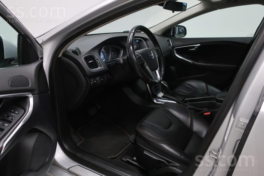 Volvo V40 2015 in Riga, with an engine capacity of 2.00 L and mileage of 227 thousand km for 300 €, photo 8 on AUTOMOTO.COM.LV