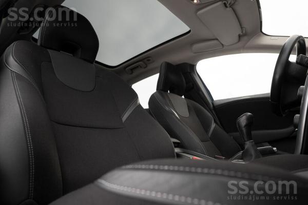 Volvo V40 2015 Jelgava, ar dzinēja tilpumu 1.60 L un nobraukumu 279 tūkst. km par 6500 €, foto 9 vietnē AUTOMOTO.COM.LV