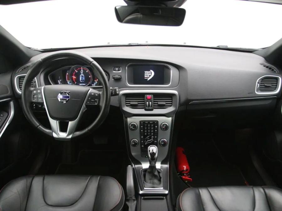 Volvo V40 2015 Viļņa, ar dzinēja tilpumu 2.00 L un nobraukumu 159 tūkst. km par 10199 €, foto 2 vietnē AUTOMOTO.COM.LV