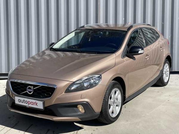 Volvo V40 2015 Viļņa, ar dzinēja tilpumu 1.98 L un nobraukumu 135 tūkst. km par 9300 €, foto 1 vietnē AUTOMOTO.COM.LV