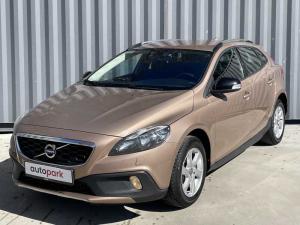 Volvo V40 2015 Viļņa, ar dzinēja tilpumu 1.98 L un nobraukumu 135 tūkst. km par 9300 €, foto  vietnē AUTOMOTO.COM.LV