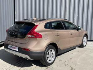 Volvo V40 2015 Viļņa, ar dzinēja tilpumu 1.98 L un nobraukumu 135 tūkst. km par 9300 €, foto 4 vietnē AUTOMOTO.COM.LV