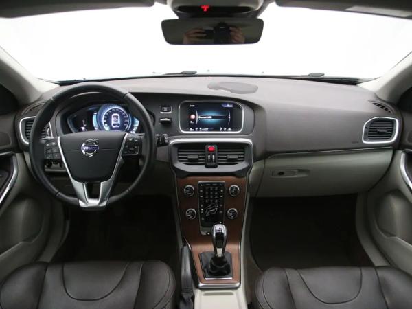 Volvo V40 2015 Viļņa, ar dzinēja tilpumu 2.00 L un nobraukumu 189 tūkst. km par 8799 €, foto 2 vietnē AUTOMOTO.COM.LV