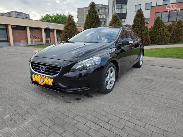 Volvo V40 2015 in Vilnius, with an engine capacity of 2.00 L and mileage of 257 thousand km for 7000 €, photo 1 on AUTOMOTO.COM.LV