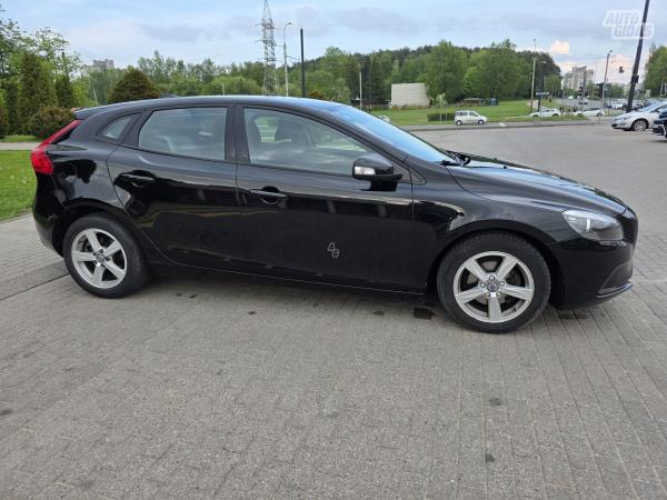 Volvo V40 2015 in Vilnius, with an engine capacity of 2.00 L and mileage of 257 thousand km for 7000 €, photo 4 on AUTOMOTO.COM.LV