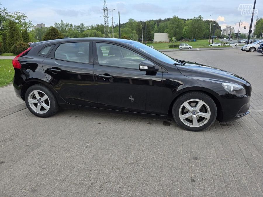Volvo V40 2015 in Vilnius, with an engine capacity of 2.00 L and mileage of 257 thousand km for 7000 €, photo 5 on AUTOMOTO.COM.LV