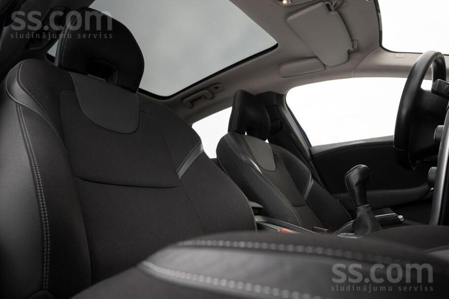 Volvo V40 2015 Jelgava, ar dzinēja tilpumu 1.60 L un nobraukumu 279 tūkst. km par 6000 €, foto 10 vietnē AUTOMOTO.COM.LV