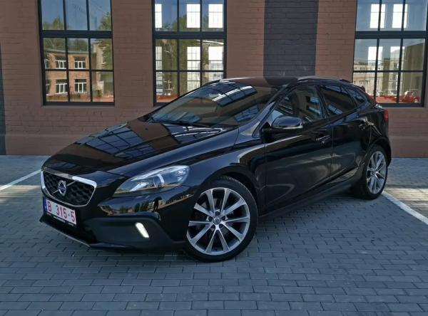 Volvo V40 2015 in Riga, with an engine capacity of 2.00 L and mileage of 248 thousand km for 9900 €, photo 1 on AUTOMOTO.COM.LV