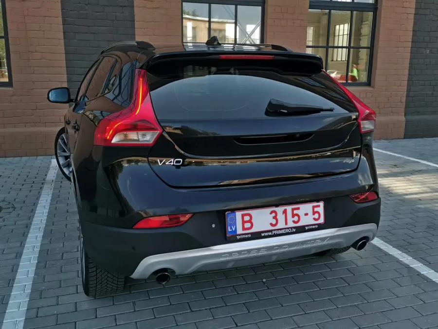 Volvo V40 2015 in Riga, with an engine capacity of 2.00 L and mileage of 248 thousand km for 9900 €, photo 3 on AUTOMOTO.COM.LV