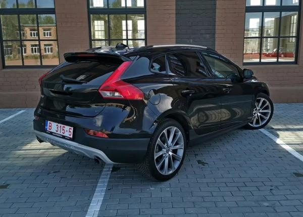 Volvo V40 2015 in Riga, with an engine capacity of 2.00 L and mileage of 248 thousand km for 9900 €, photo 4 on AUTOMOTO.COM.LV