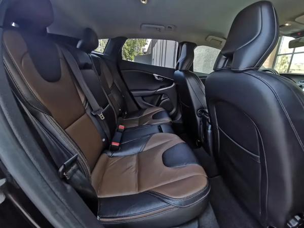 Volvo V40 2015 in Riga, with an engine capacity of 2.00 L and mileage of 248 thousand km for 9900 €, photo 8 on AUTOMOTO.COM.LV