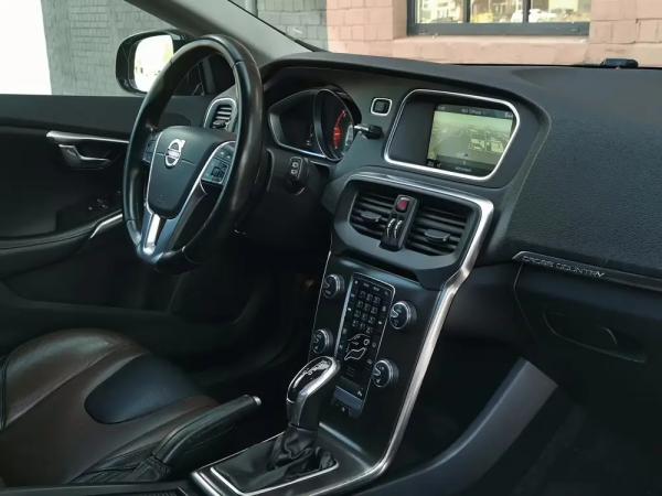 Volvo V40 2015 in Riga, with an engine capacity of 2.00 L and mileage of 248 thousand km for 9900 €, photo 10 on AUTOMOTO.COM.LV