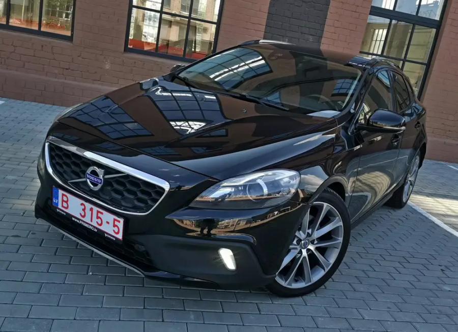Volvo V40 2015 in Riga, with an engine capacity of 2.00 L and mileage of 248 thousand km for 9900 €, photo 12 on AUTOMOTO.COM.LV