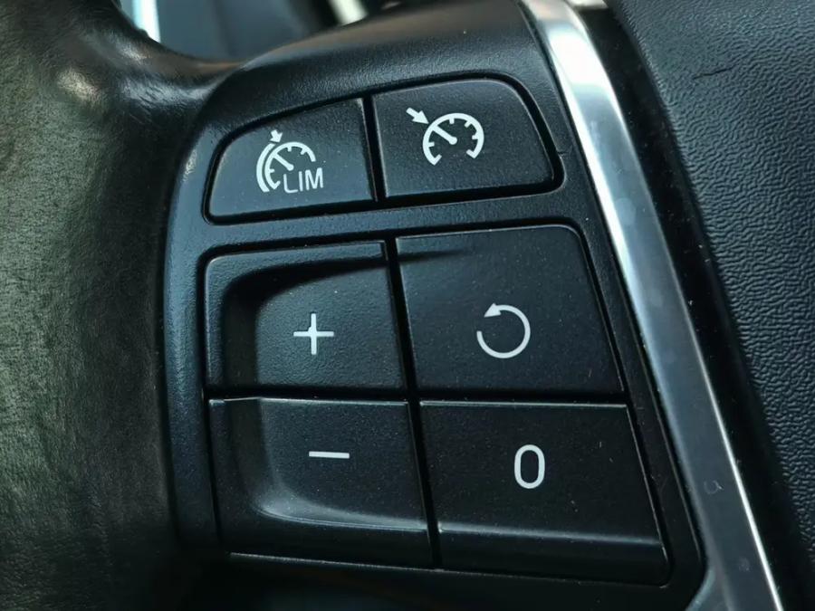Volvo V40 2015 in Riga, with an engine capacity of 2.00 L and mileage of 248 thousand km for 9900 €, photo 16 on AUTOMOTO.COM.LV