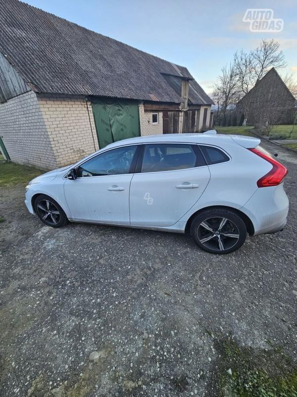 Volvo V40 2016 in Lazdijai, with an engine capacity of 2.00 L and mileage of 105 thousand km for 3300 €, photo 2 on AUTOMOTO.COM.LV
