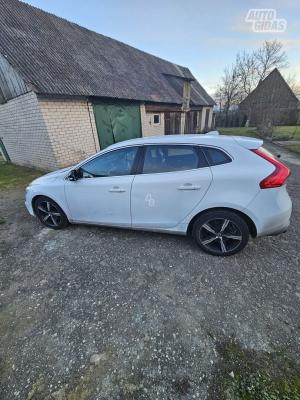 Volvo V40 2016 in Lazdijai, with an engine capacity of 2.00 L and mileage of 105 thousand km for 3300 €, photo 2 on AUTOMOTO.COM.LV