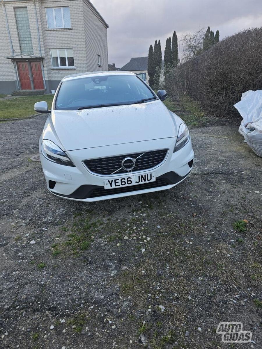 Volvo V40 2016 in Lazdijai, with an engine capacity of 2.00 L and mileage of 105 thousand km for 3300 €, photo 3 on AUTOMOTO.COM.LV