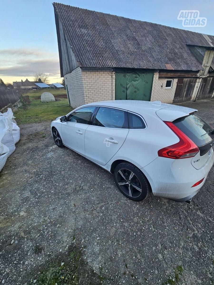 Volvo V40 2016 in Lazdijai, with an engine capacity of 2.00 L and mileage of 105 thousand km for 3300 €, photo 5 on AUTOMOTO.COM.LV
