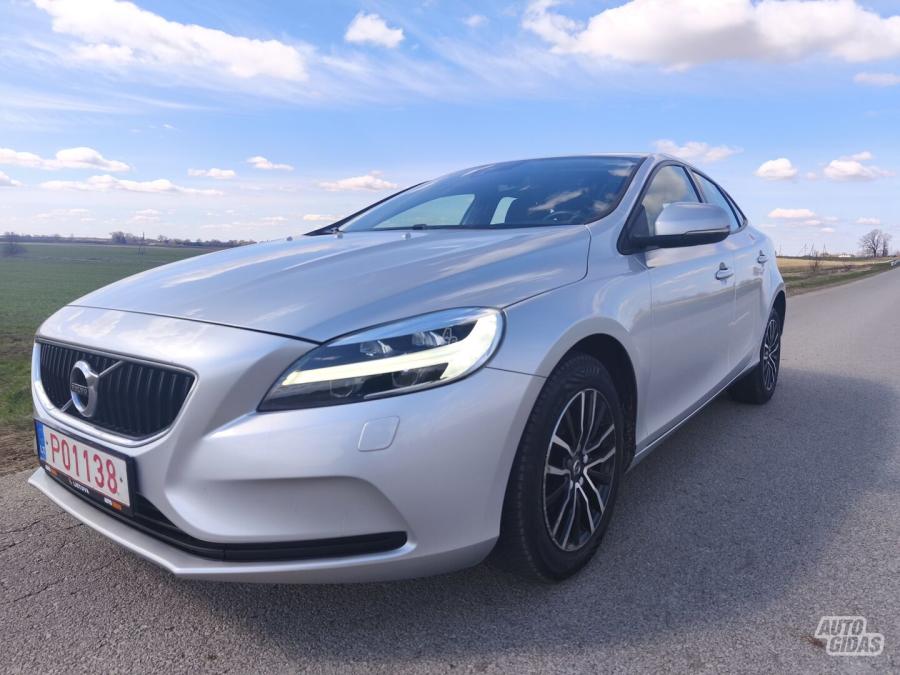 Volvo V40 2016 in Vilnius, with an engine capacity of 2.00 L and mileage of 214 thousand km for 7500 €, photo 3 on AUTOMOTO.COM.LV