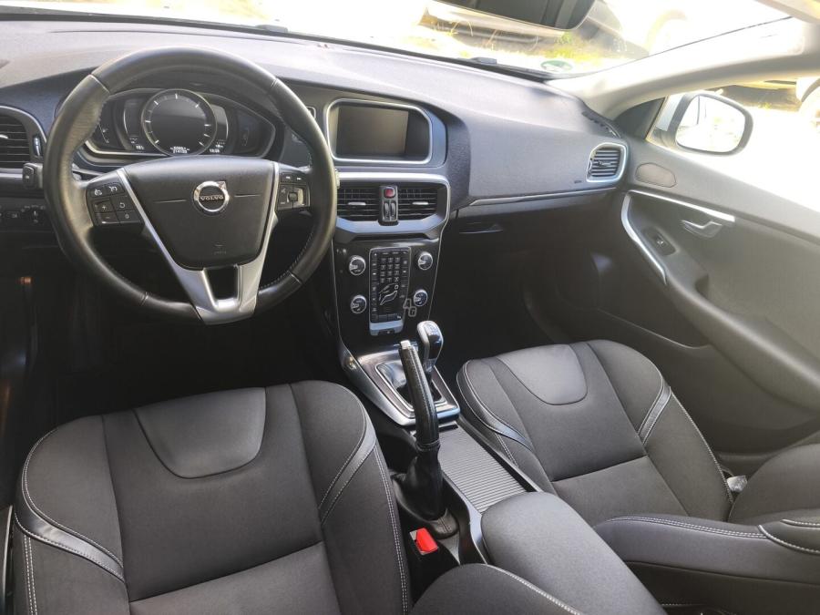 Volvo V40 2016 in Vilnius, with an engine capacity of 2.00 L and mileage of 214 thousand km for 7500 €, photo 13 on AUTOMOTO.COM.LV