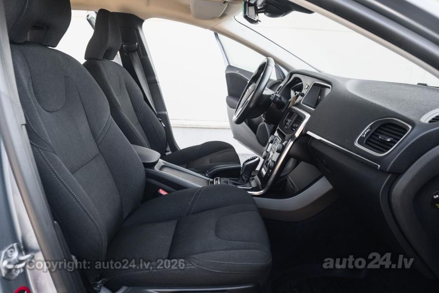 Volvo V40 2016 Tallina, ar dzinēja tilpumu 2.00 L un nobraukumu 276 tūkst. km par 9999 €, foto 11 vietnē AUTOMOTO.COM.LV