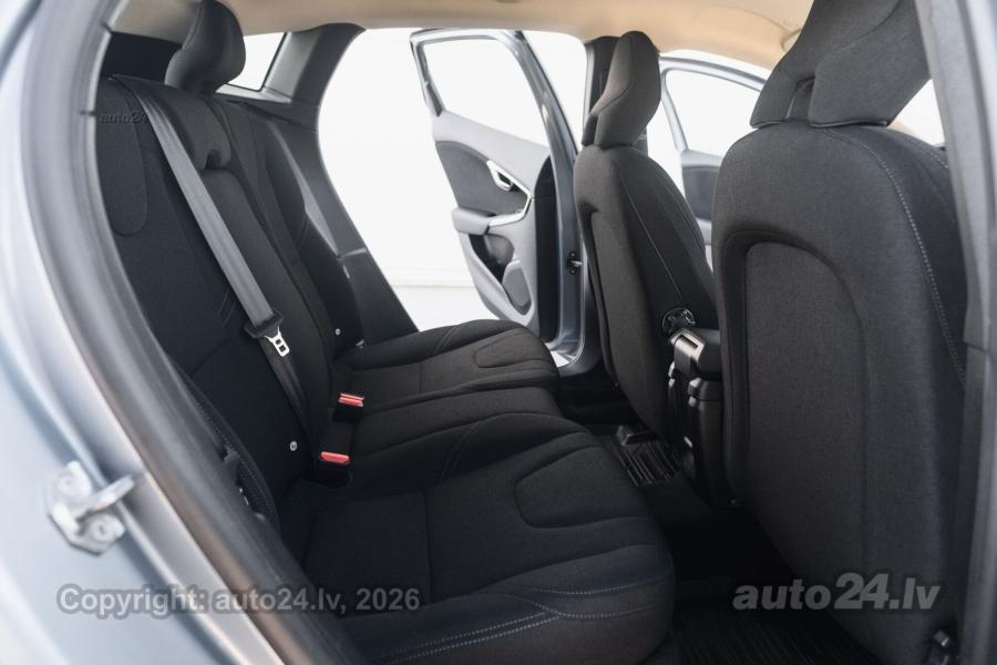 Volvo V40 2016 Tallina, ar dzinēja tilpumu 2.00 L un nobraukumu 276 tūkst. km par 9999 €, foto 12 vietnē AUTOMOTO.COM.LV
