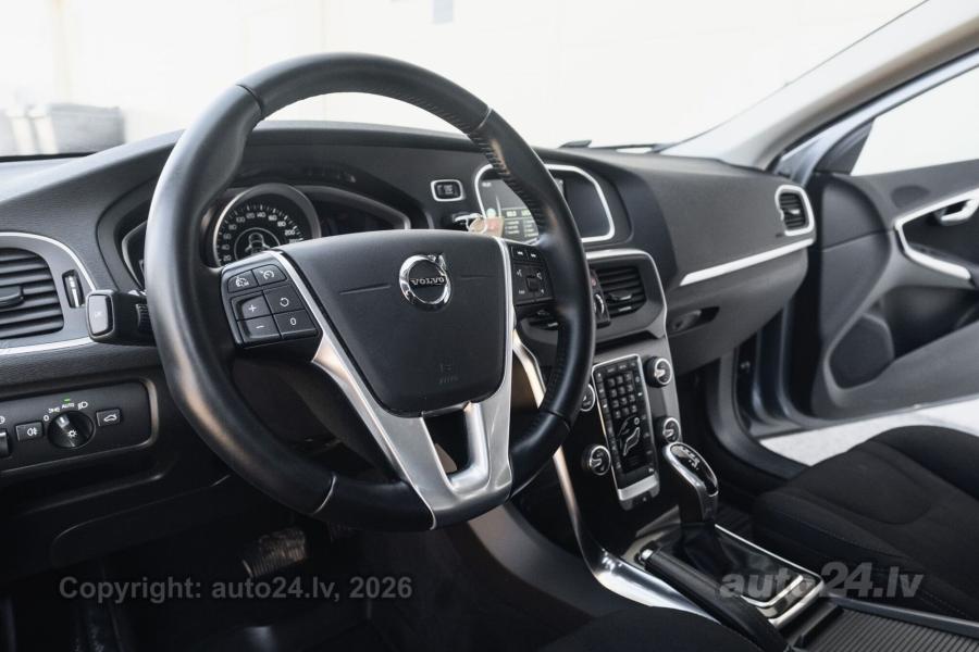 Volvo V40 2016 Tallina, ar dzinēja tilpumu 2.00 L un nobraukumu 276 tūkst. km par 9999 €, foto 16 vietnē AUTOMOTO.COM.LV