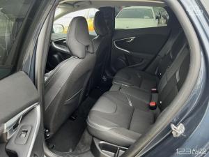 Volvo V40 2016 in Taurage, with an engine capacity of 2.00 L and mileage of 273 thousand km for 8500 €, photo 15 on AUTOMOTO.COM.LV