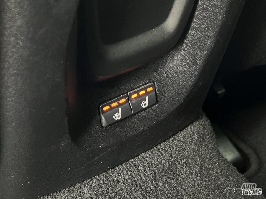 Volvo V40 2016 in Taurage, with an engine capacity of 2.00 L and mileage of 273 thousand km for 8500 €, photo 16 on AUTOMOTO.COM.LV