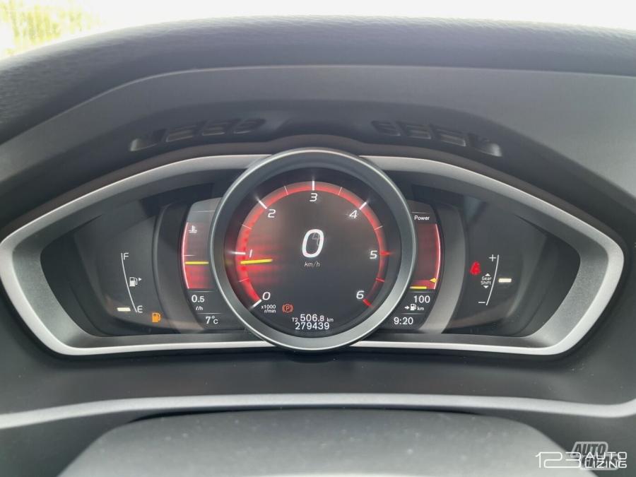 Volvo V40 2016 Tauragė, ar dzinēja tilpumu 2.00 L un nobraukumu 270 tūkst. km par 7300 €, foto 17 vietnē AUTOMOTO.COM.LV