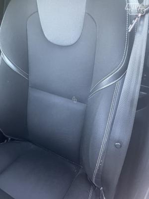 Volvo V40 2016 in Jurbarkas, with an engine capacity of 1.60 L and mileage of 305 thousand km for 5150 €, photo 3 on AUTOMOTO.COM.LV