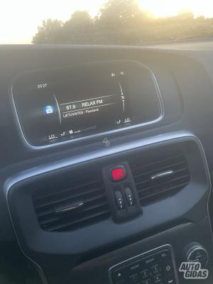 Volvo V40 2016 in Jurbarkas, with an engine capacity of 1.60 L and mileage of 305 thousand km for 5150 €, photo 4 on AUTOMOTO.COM.LV