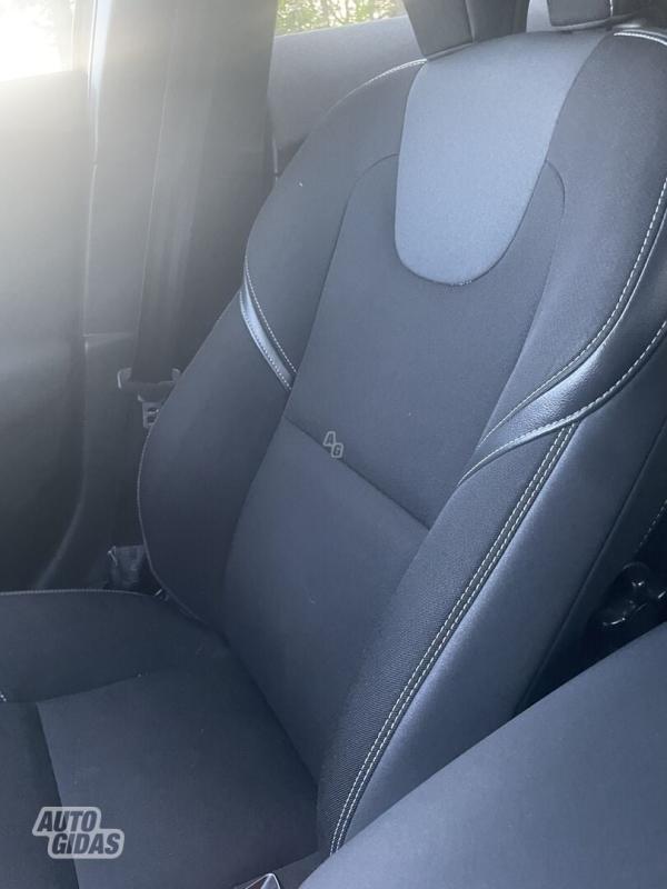 Volvo V40 2016 Jurbarkas, ar dzinēja tilpumu 1.60 L un nobraukumu 305 tūkst. km par 5150 €, foto 4 vietnē AUTOMOTO.COM.LV