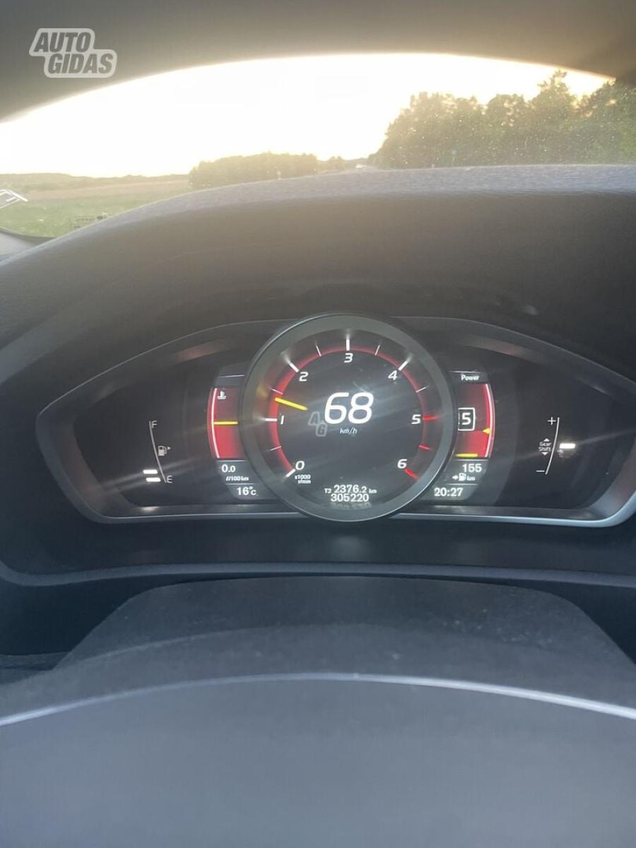 Volvo V40 2016 in Jurbarkas, with an engine capacity of 1.60 L and mileage of 305 thousand km for 5150 €, photo 6 on AUTOMOTO.COM.LV