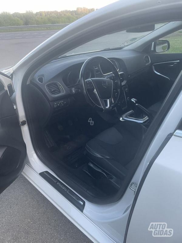 Volvo V40 2016 Jurbarkas, ar dzinēja tilpumu 1.60 L un nobraukumu 305 tūkst. km par 5150 €, foto 10 vietnē AUTOMOTO.COM.LV