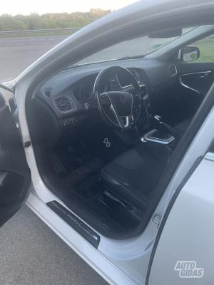 Volvo V40 2016 in Jurbarkas, with an engine capacity of 1.60 L and mileage of 305 thousand km for 5150 €, photo 11 on AUTOMOTO.COM.LV