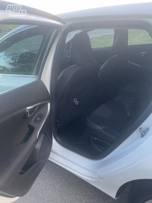 Volvo V40 2016 in Jurbarkas, with an engine capacity of 1.60 L and mileage of 305 thousand km for 5150 €, photo 13 on AUTOMOTO.COM.LV