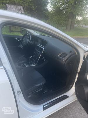 Volvo V40 2016 in Jurbarkas, with an engine capacity of 1.60 L and mileage of 305 thousand km for 5150 €, photo 15 on AUTOMOTO.COM.LV