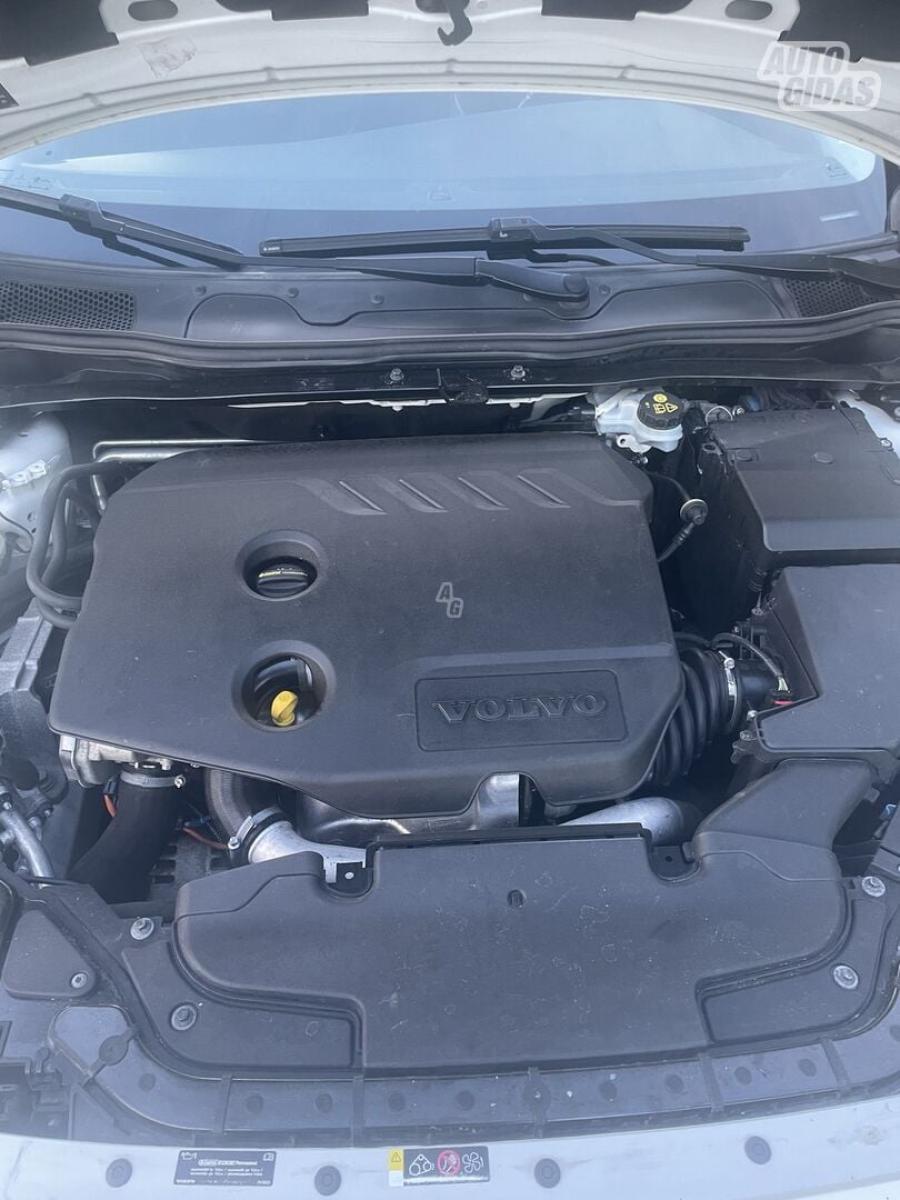 Volvo V40 2016 in Jurbarkas, with an engine capacity of 1.60 L and mileage of 305 thousand km for 5150 €, photo 18 on AUTOMOTO.COM.LV